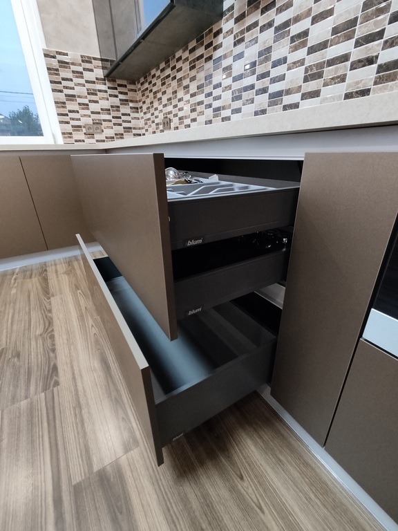 Кухня на заказ п-образная цвет AGT 3007 MAT GALAKSI DORE от компании ...